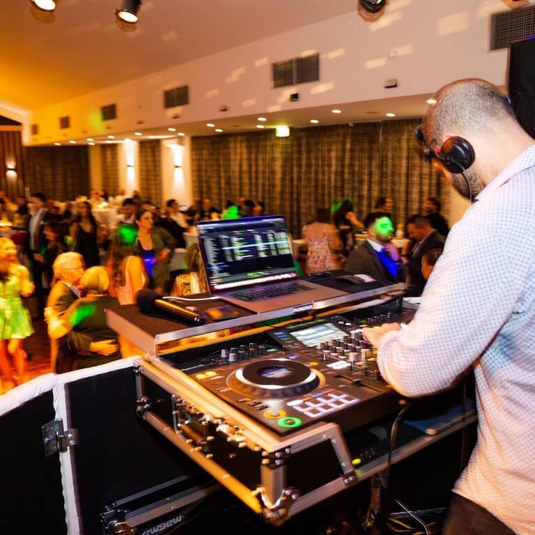 AVID Entertainment SA - Band & DJ - Adelaide - Weddinghero.com.au