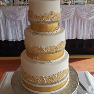 Cairns Wedding Cakes - Cakes - Cairns - Weddinghero.com.au
